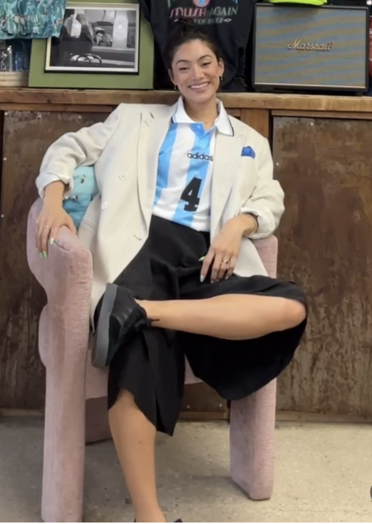 How to Style a Jersey in Cute and Aesthetic Ways - Chic Insights